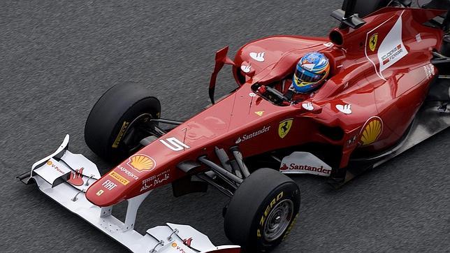 Alonso lidera la sesión matinal en Montmeló