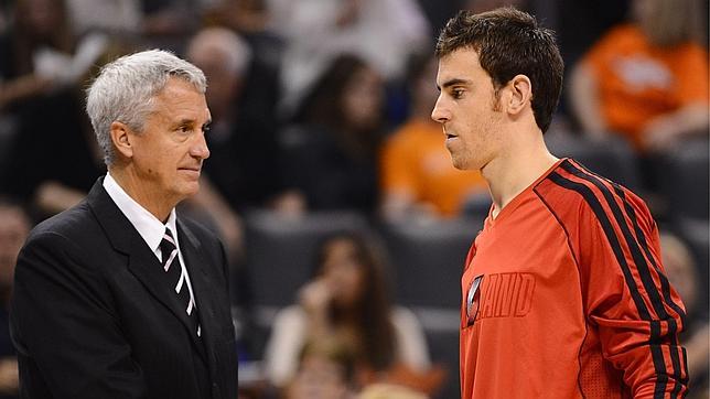 Víctor Claver debuta en la NBA en la victoria de los Blazers en Houston