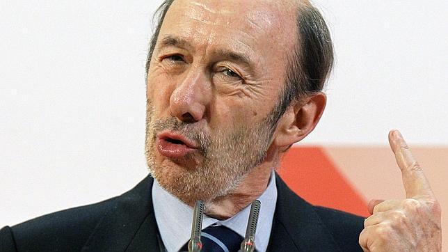 Rubalcaba se repone y vuelve a su despacho en Ferraz