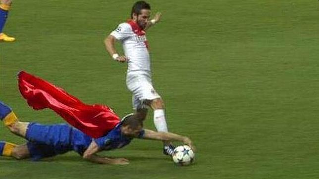 Las mejores bromas por una ridícula mano de Chiellini