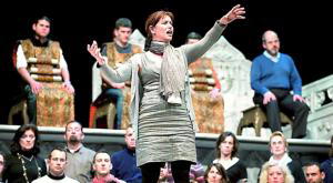 «Vine a Sevilla a cantar «Elektra» y me quedé. Ahora vivo en Rota»