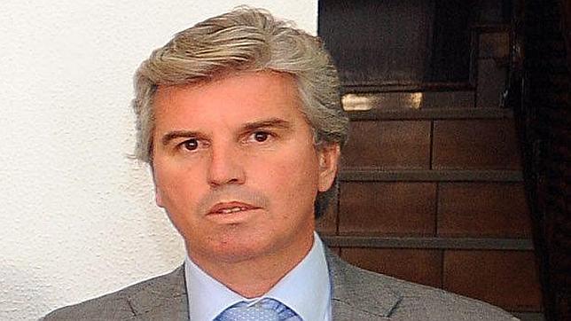 El «broker» que pilota el presente