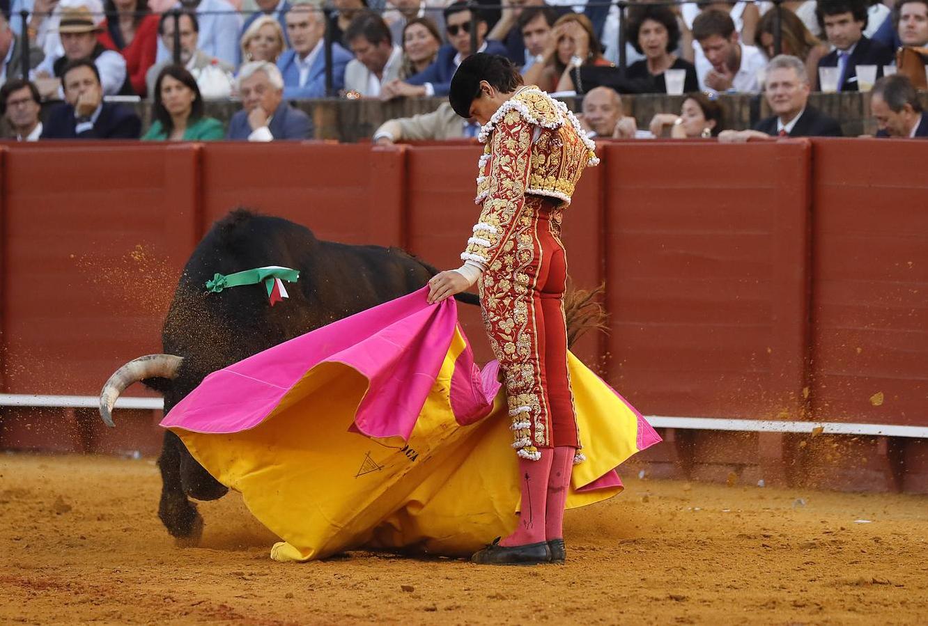 Roca Rey cuaja el mejor toro de la tarde en la Maestranza