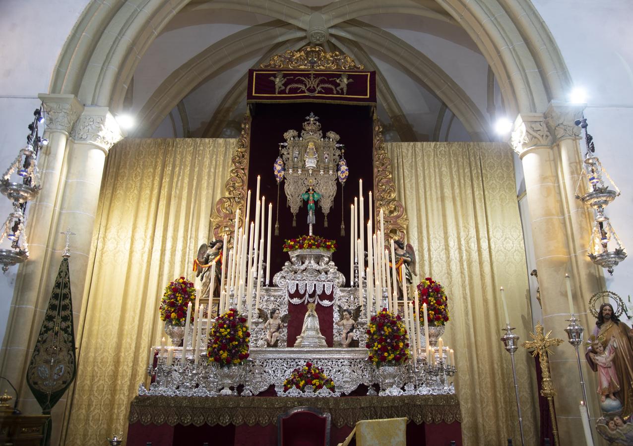 El imponente altar del Rocío de la Macarena