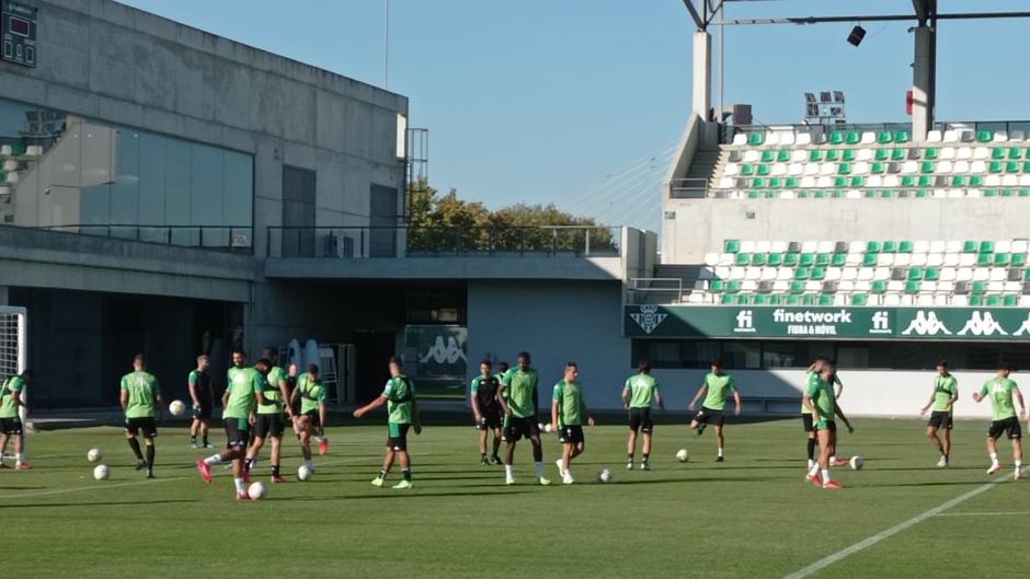 Guardado y William Carvalho inician el entrenamiento con el grupo