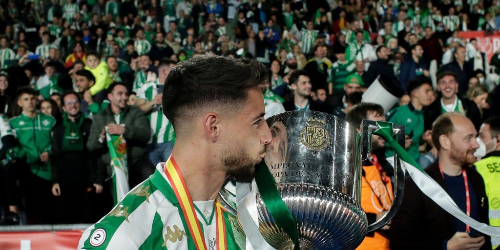 Álex Moreno: «Se me pone la piel de gallina solo de hablar de la Copa»