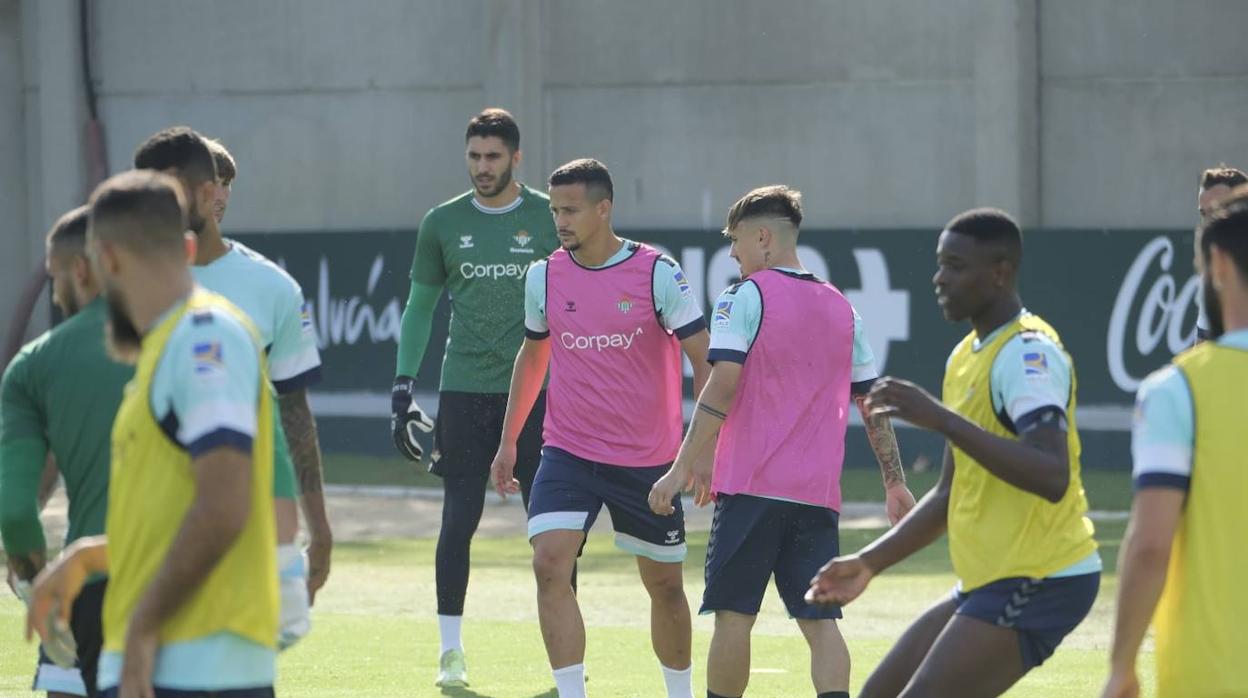 Luiz Felipe se entrena con el Betis a la espera de definir su posible ...