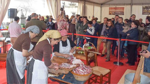 La fiesta de la matanza de Villanueva de Córdoba resalta el papel de ...