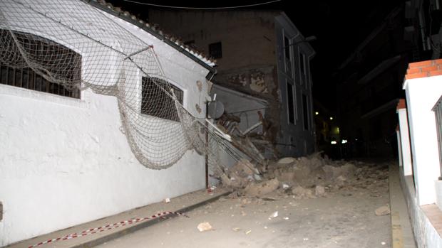 Se derrumba parte de una vieja vivienda en la calle Puerta Granada de ...