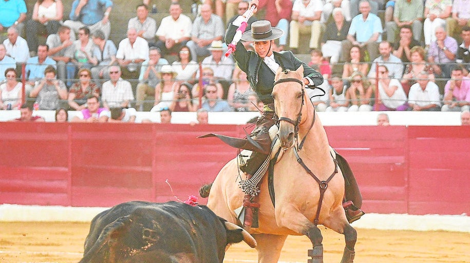 Vicens, Fandi y Jordán, a hombros en Villanueva de Córdoba