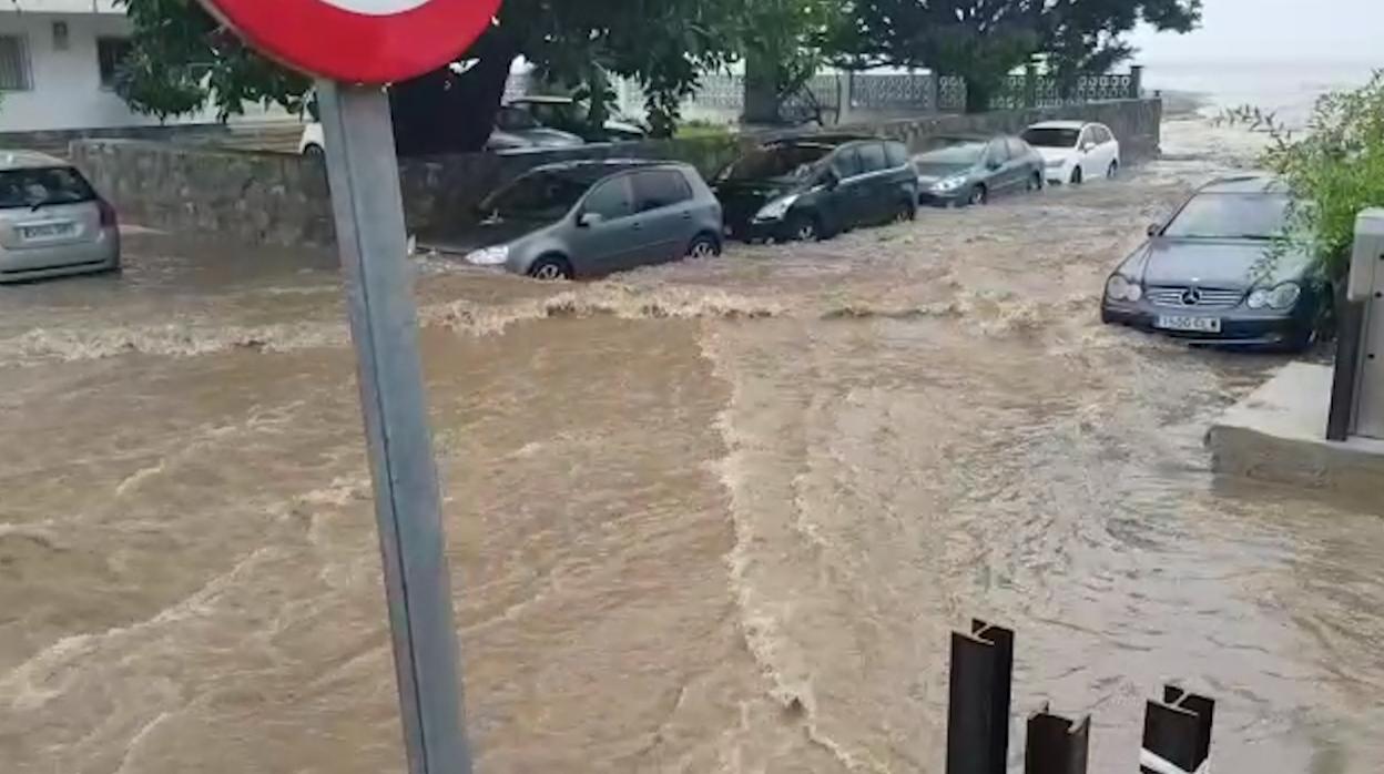 Una persona rescatada tras una nueva tormenta en Marbella
