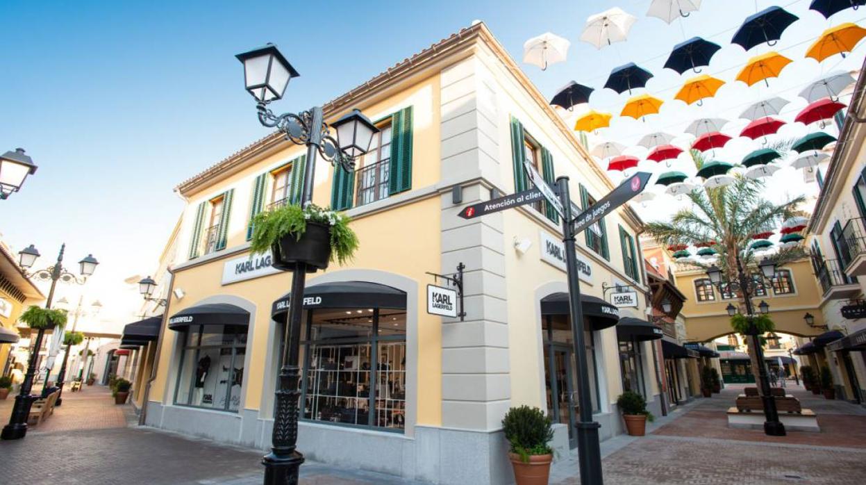 El cierre de fronteras merma las visitas al mayor «outlet» de lujo de ...