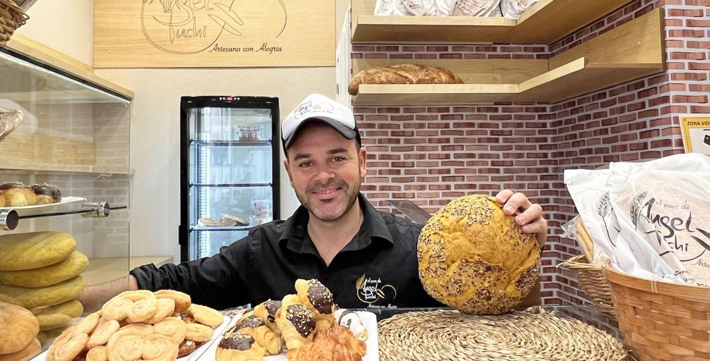 Ángel Puchi lleva su panadería artesana a la calle Zaragoza