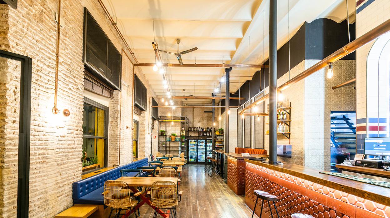 La Ilustre, un bar de barrio de aire vintage junto a la Alameda