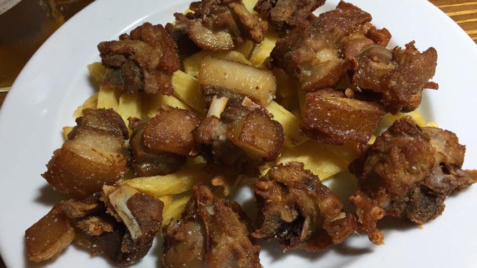 El «ABC» para elaborar el mejor lechón frito de Cardeña