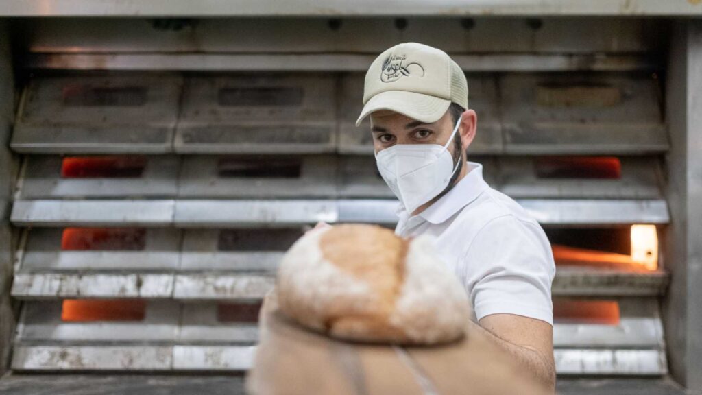 Ángel Puchi, el panadero de Coria del Río que marca tendencia