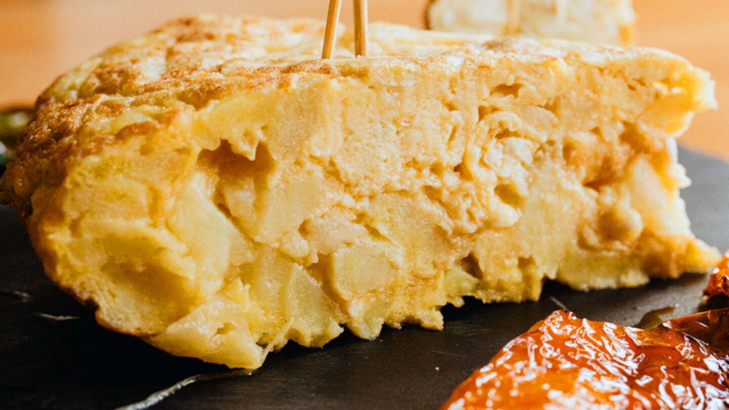 Dónde tomar una buena tortilla de patatas a un segundo de la Mezquita ...