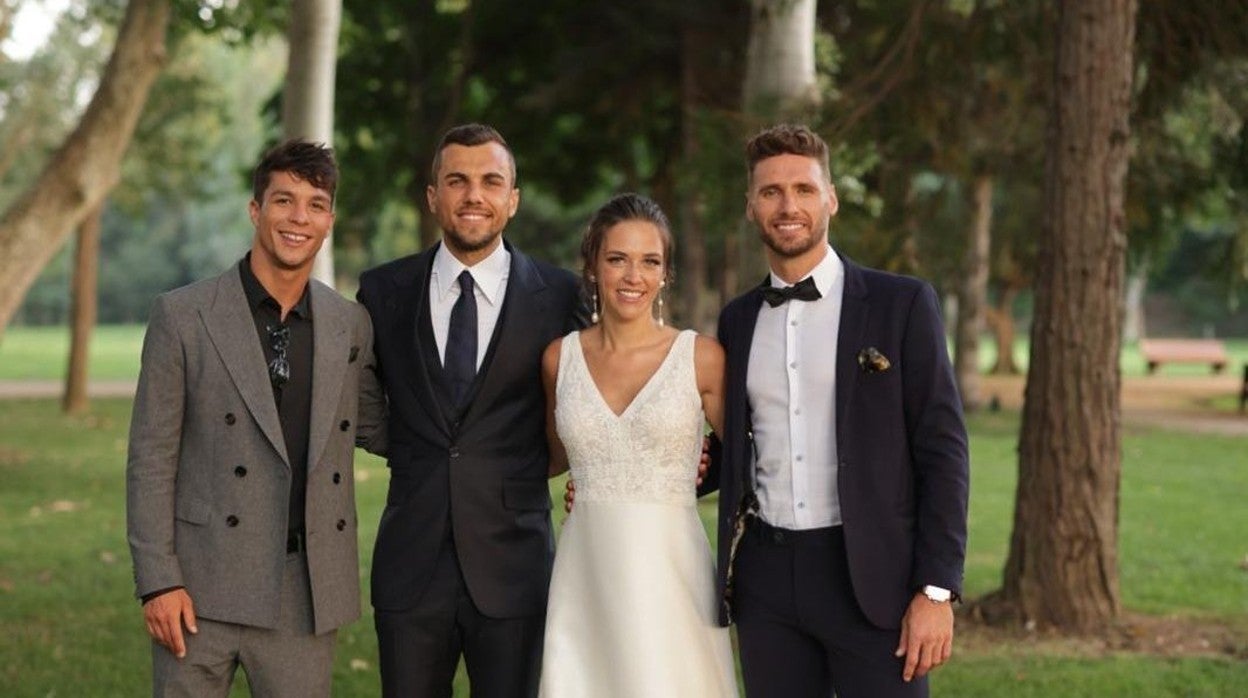 La boda de Joan Jordán rodeado de compañeros y excompañeros sevillistas