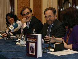 Vivencias de 32 personajes en "Nazareno dame cera", de Navarro Antolín