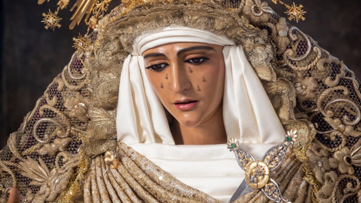 Así ha vuelto la Esperanza de Triana tras la restauración