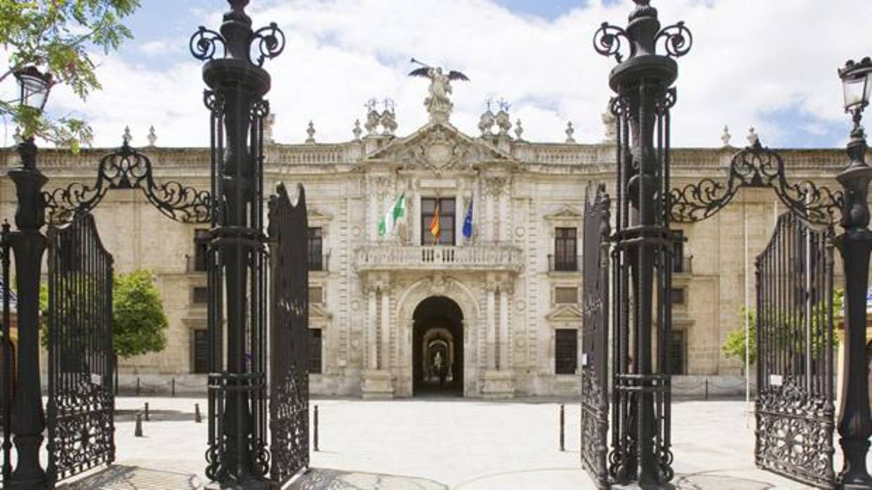El Claustro de la Universidad de Sevilla respalda el informe de ...