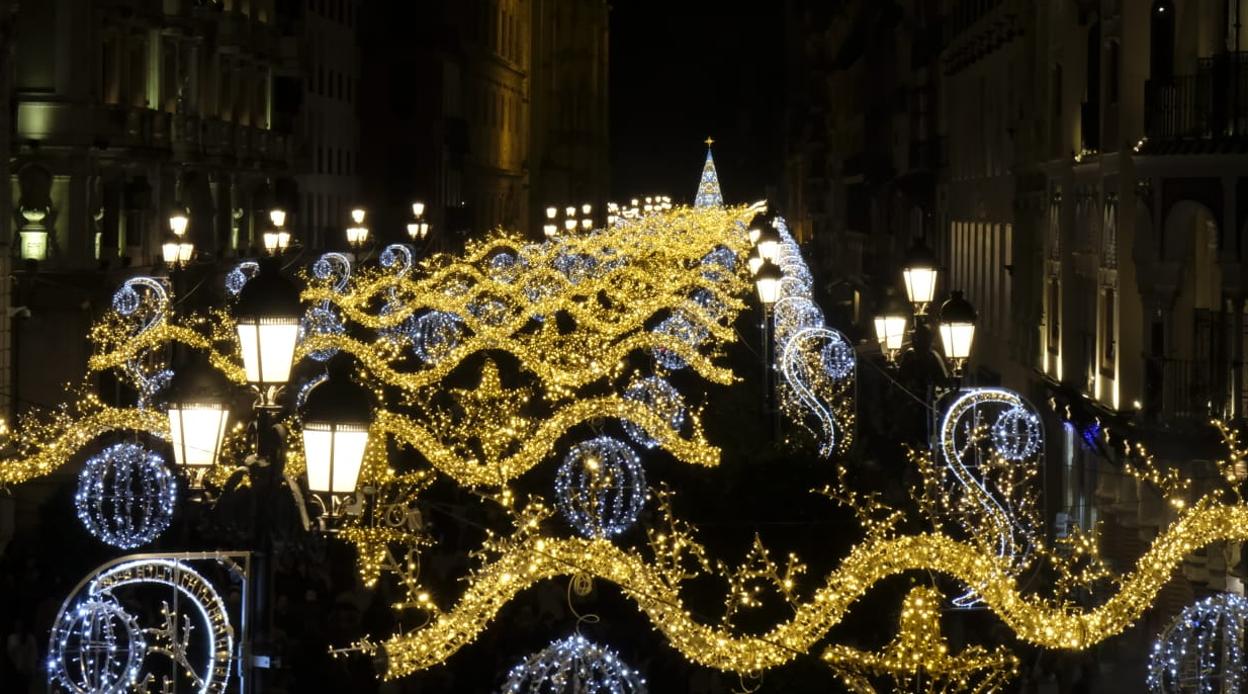 Así brilla Sevilla con el encendido del alumbrado de Navidad