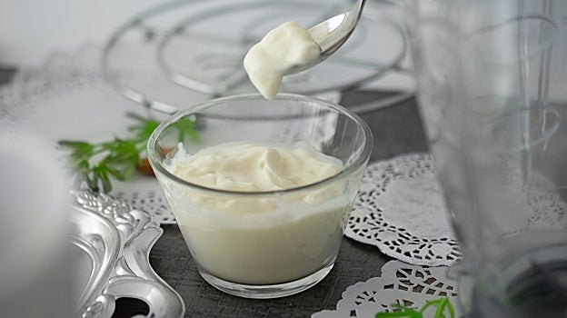 ¿Es mejor tomar yogur entero o desnatado?