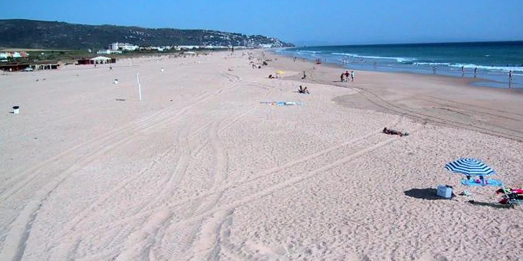 Rojas, blancas, negras... ¿De qué depende el color de la arena de la playa?