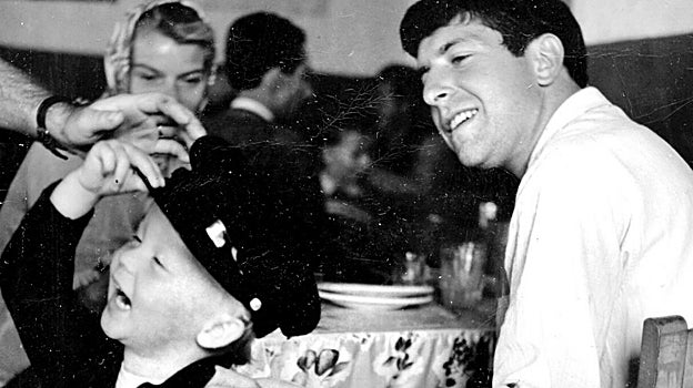 Balada triste de lira para el 'hijo griego' de Leonard Cohen y Marianne ...