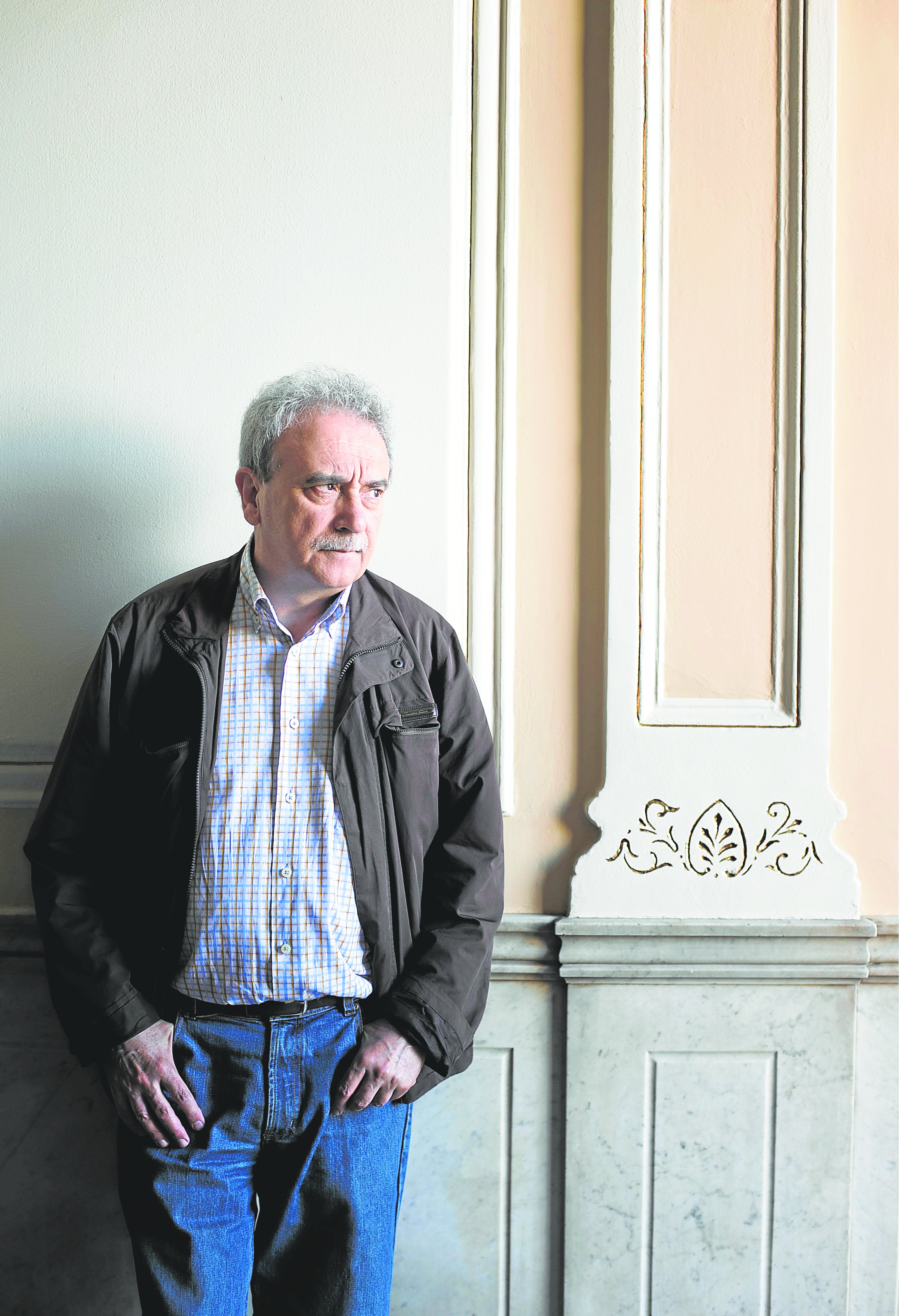Crítica de la novela 'La escala social' de Manuel Longares