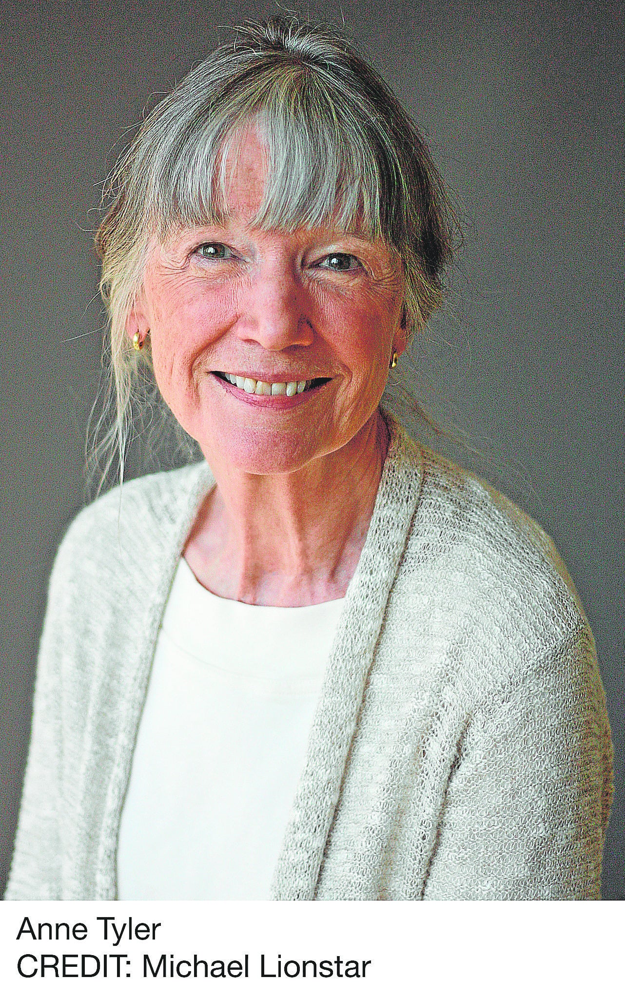 Anne Tyler se siente muy bien en familia