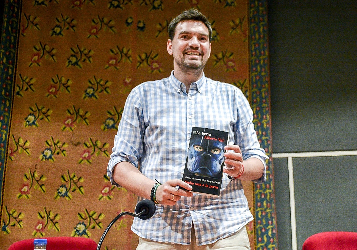 Alberto Val escribe sin remilgos