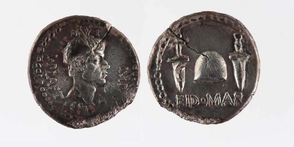 El tesoro del denario «de los idus de marzo» reencontrado 300 años después