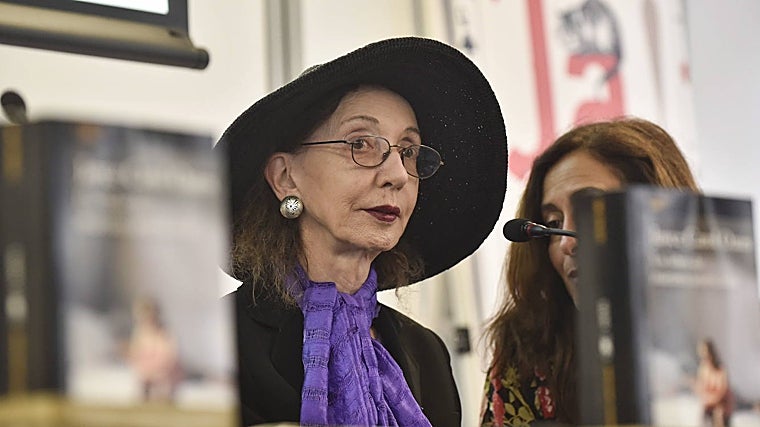 Joyce Carol Oates: «Nadie se siente atraído conscientemente por el mal ...