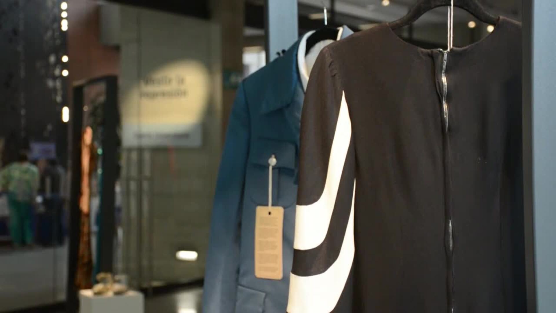 Exposición con voces y ropa de víctimas y represores evoca la 'Guerra ...