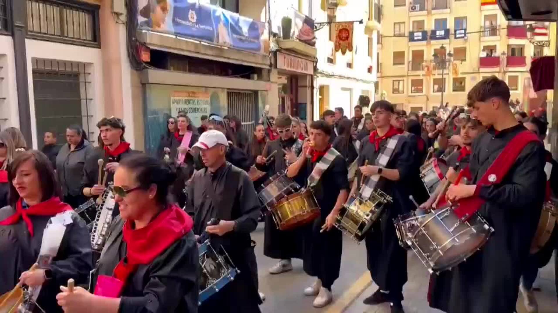 Hellín retumba con la tradicional Tamborrada este Miércoles Santo