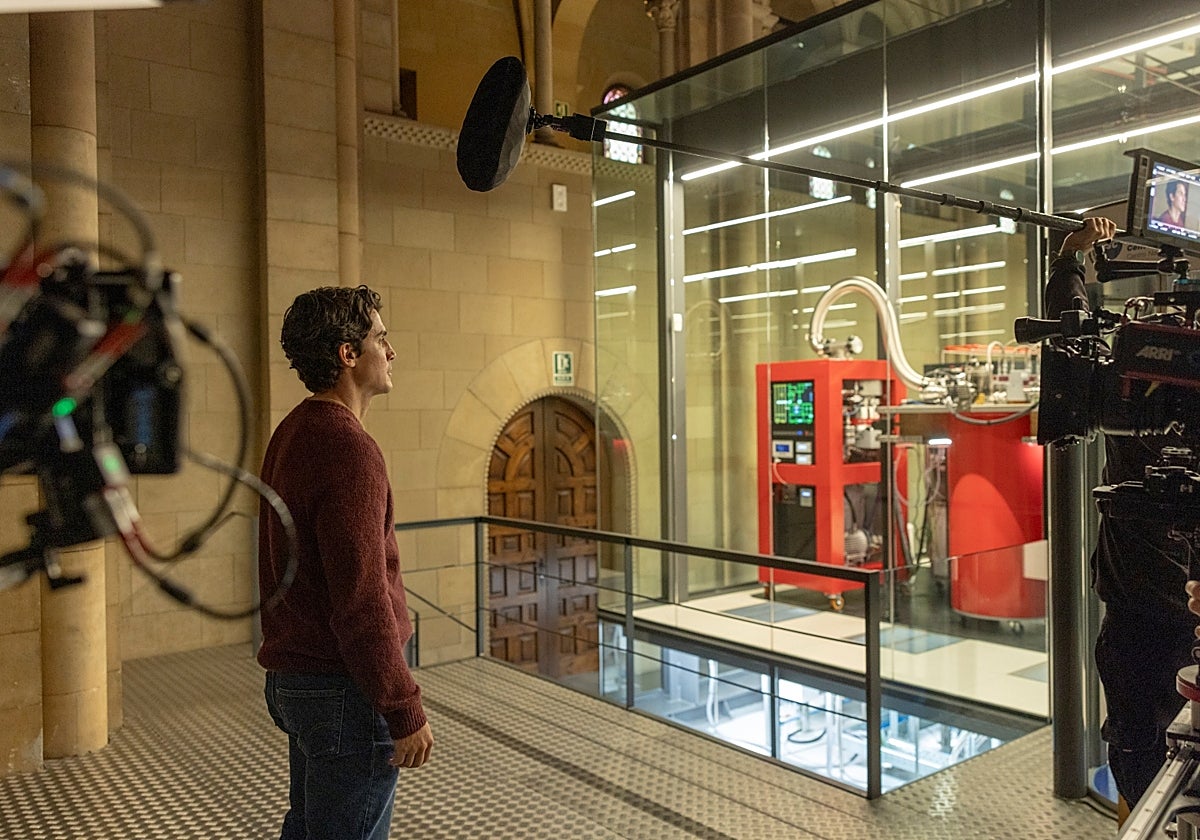 La nueva serie de Amazon tiene a un malo tipo Elon Musk en Barcelona en ...