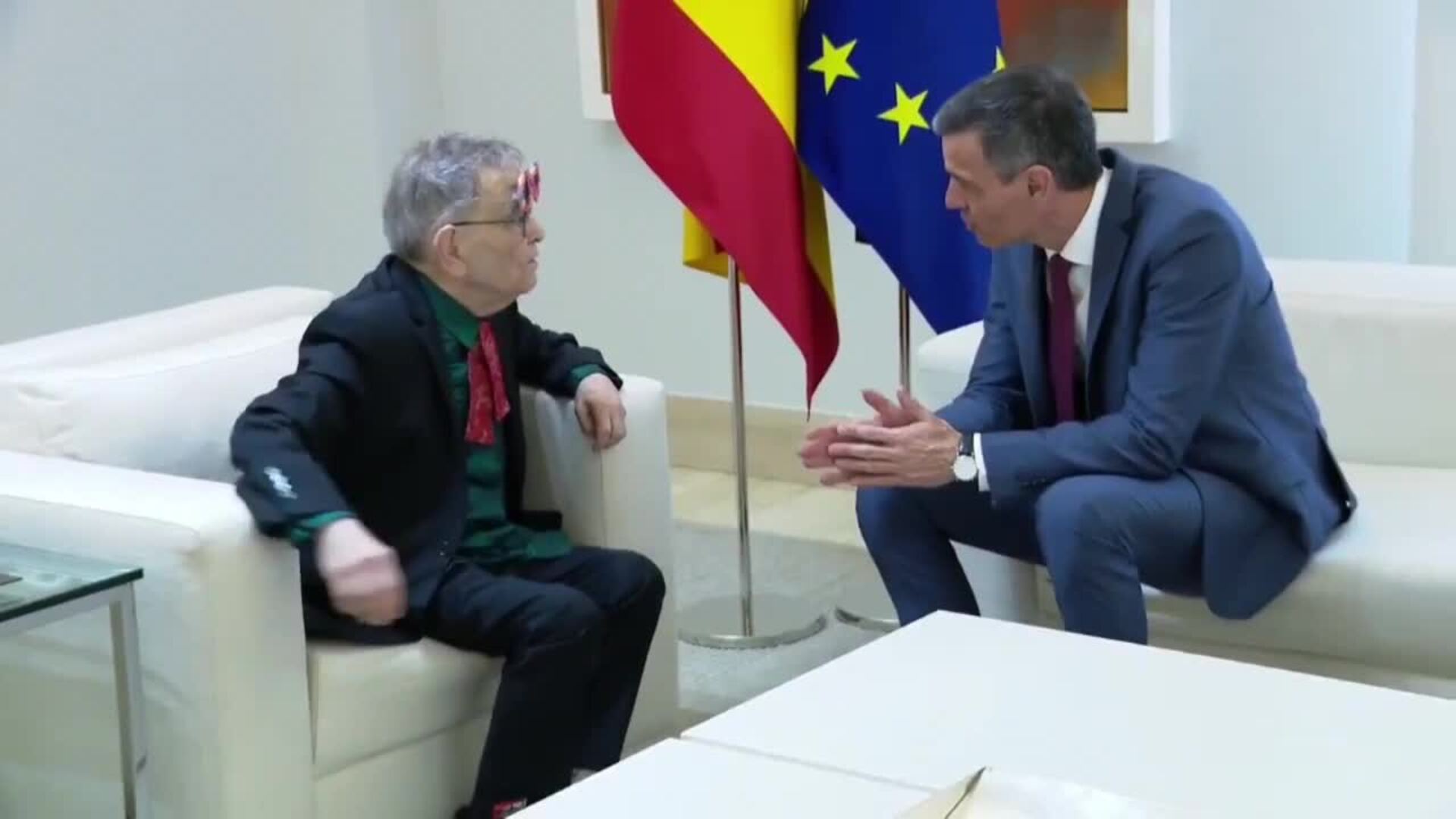 Sánchez recibe en la Moncloa a Fernando Arrabal