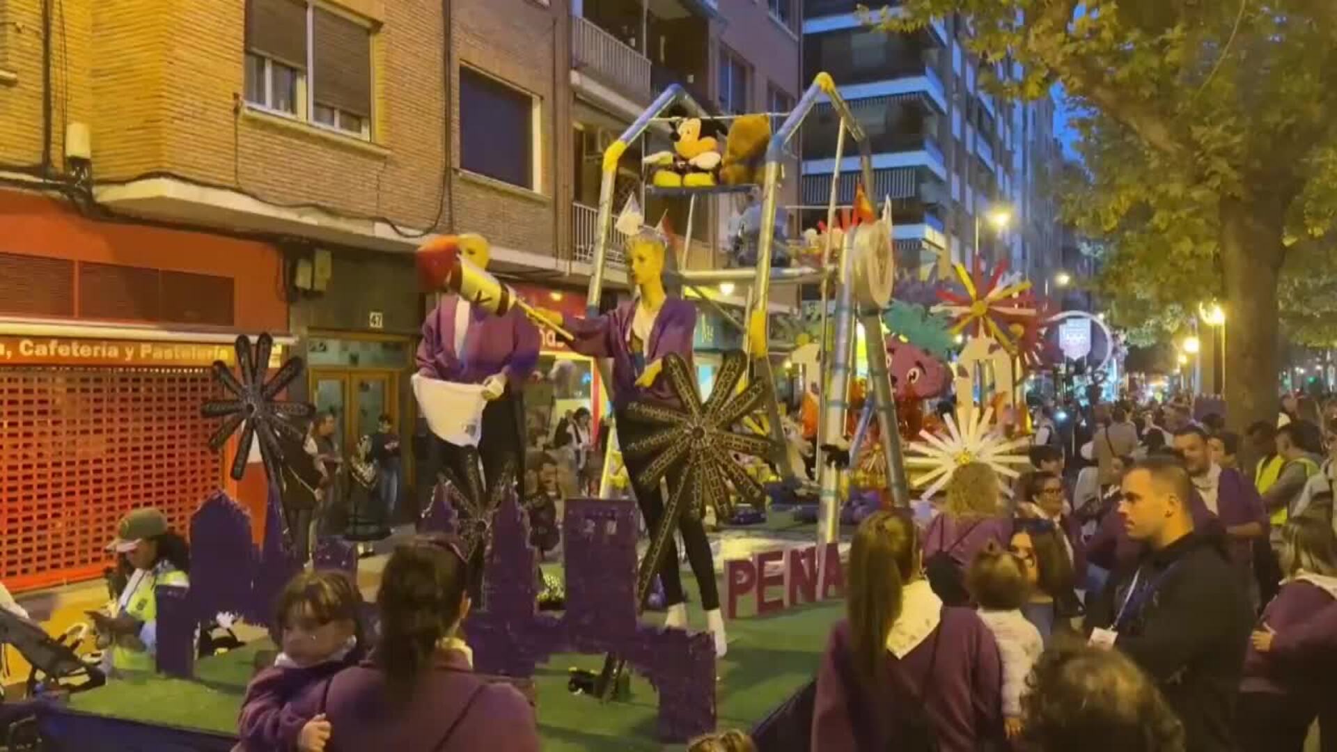 Las carrozas toman el centro de Logroño para celebrar San Mateo
