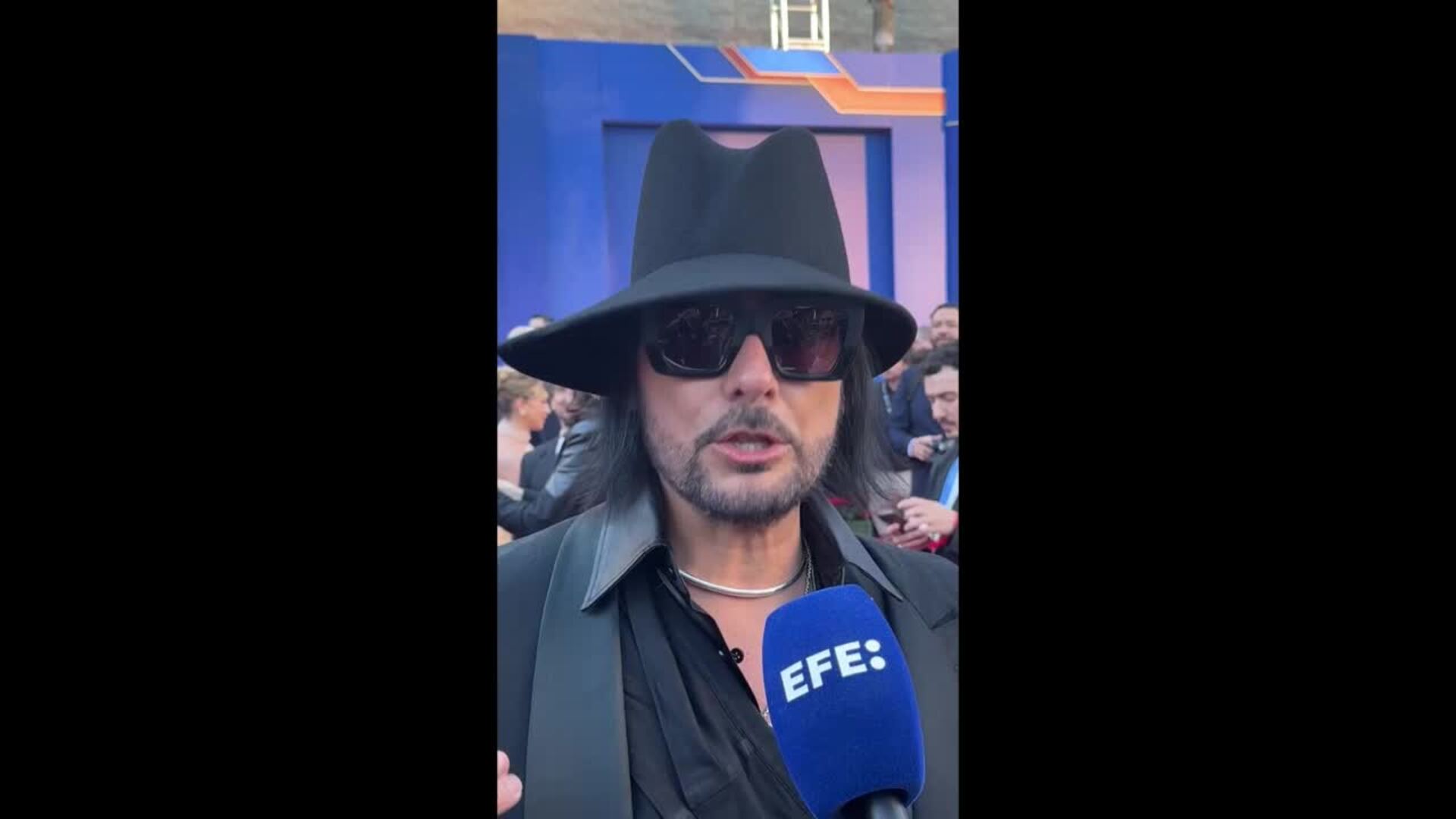 Beto Cuevas participa como invitado de los Grammy y promociona su nuevo ...