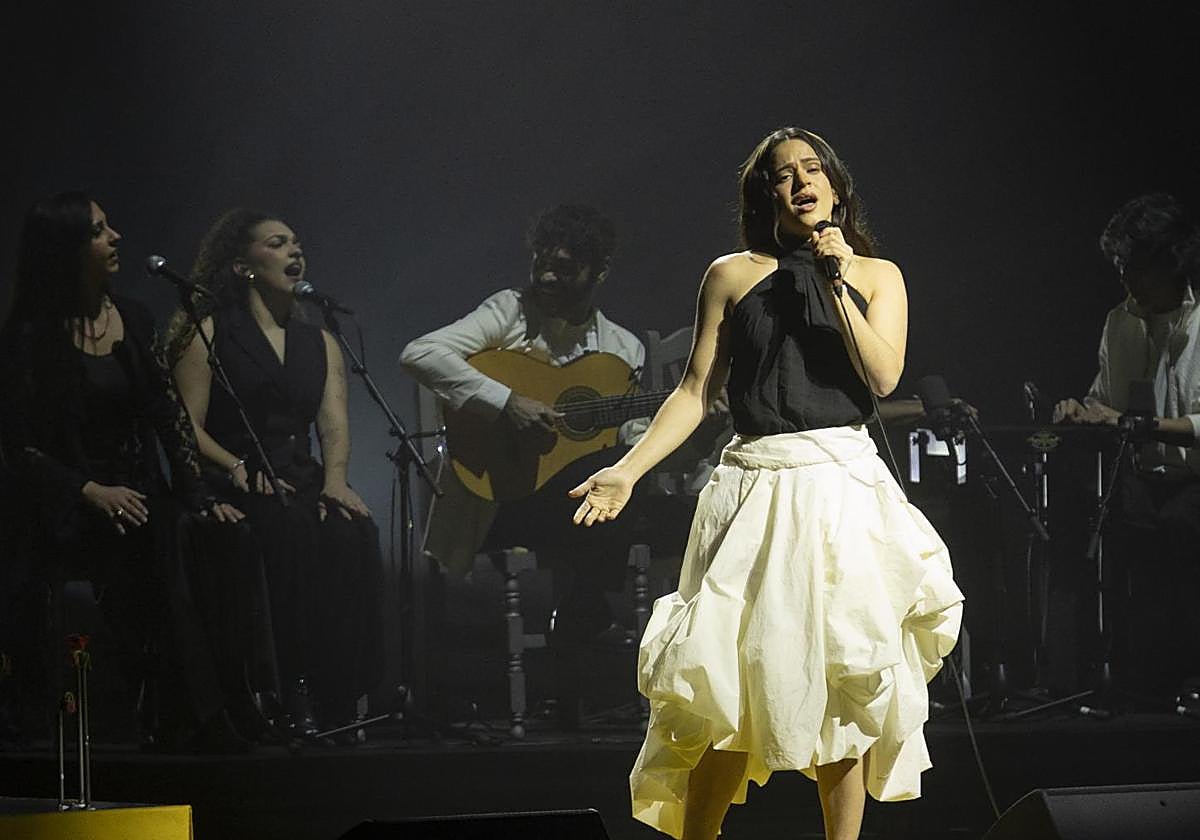 Rosalía aparece por sorpresa en un concierto por Palestina en Barcelona