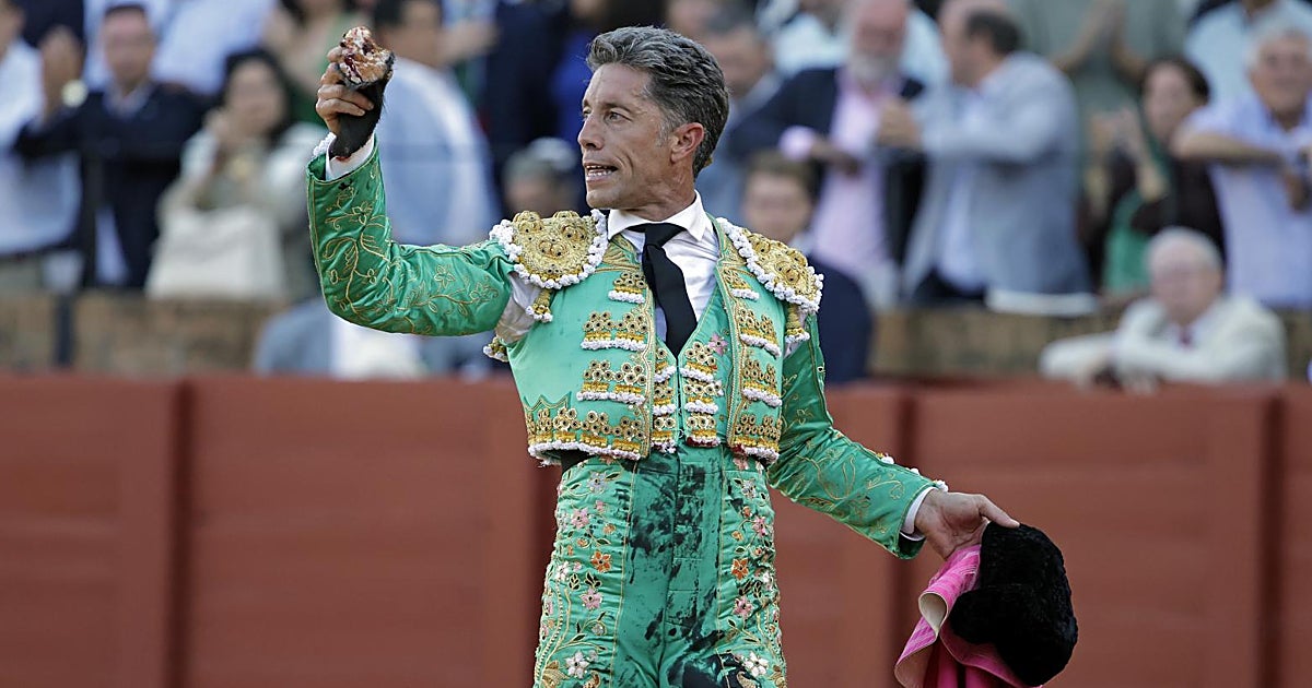 Un gran Lamparillo en una miurada con muchos perejiles