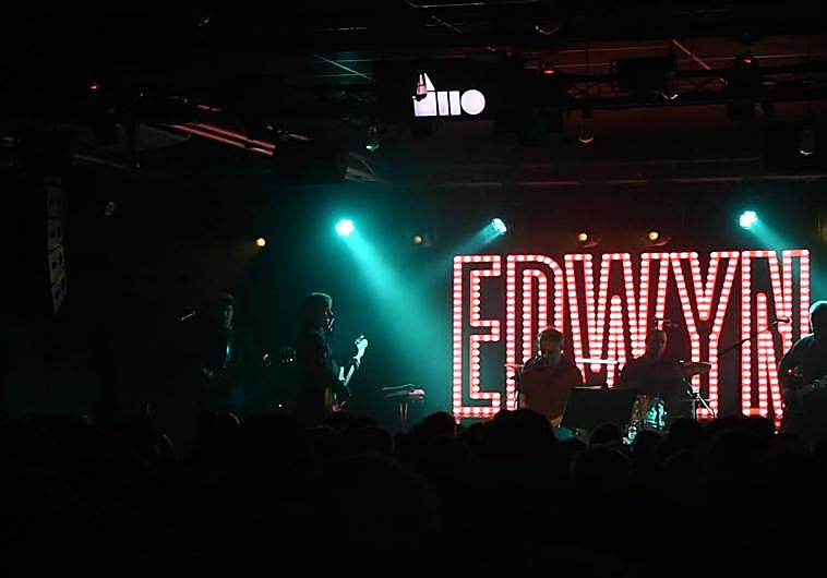 El aplauso final a Edwyn Collins, el inventor del indie que sobrevivió ...