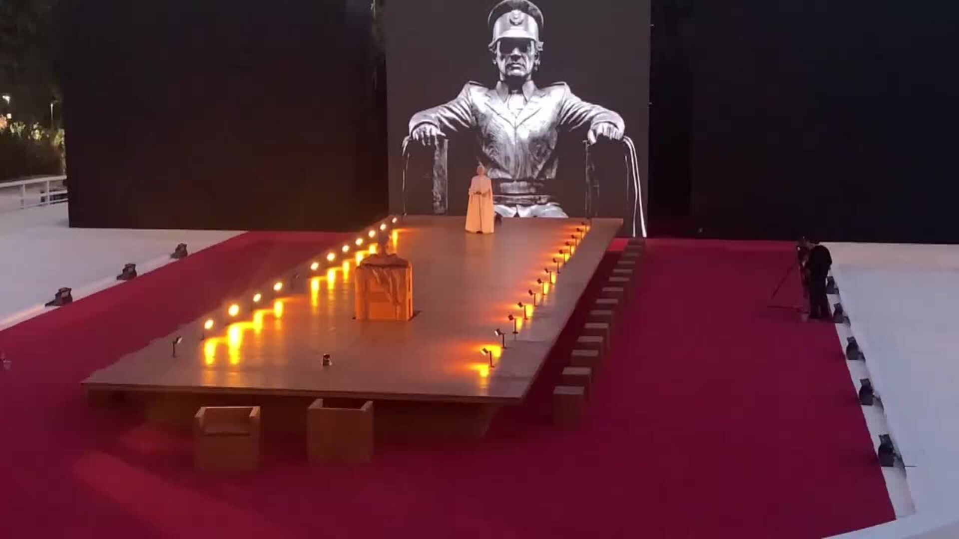 Àlex Ollé reinterpreta "Los Persas" como un intenso relato sobre las ...