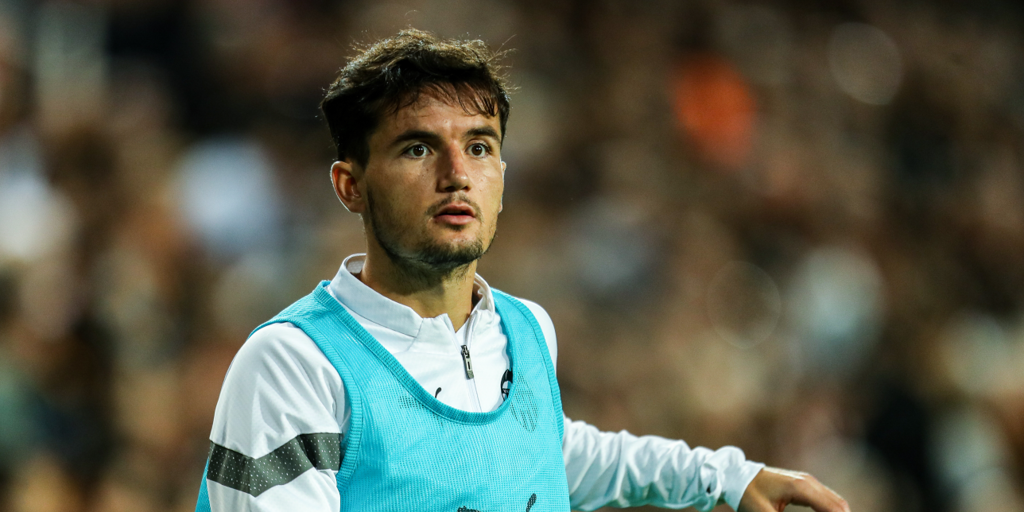 Quién es Hugo Guillamón, el defensa y centrocampista que ha convocado ...