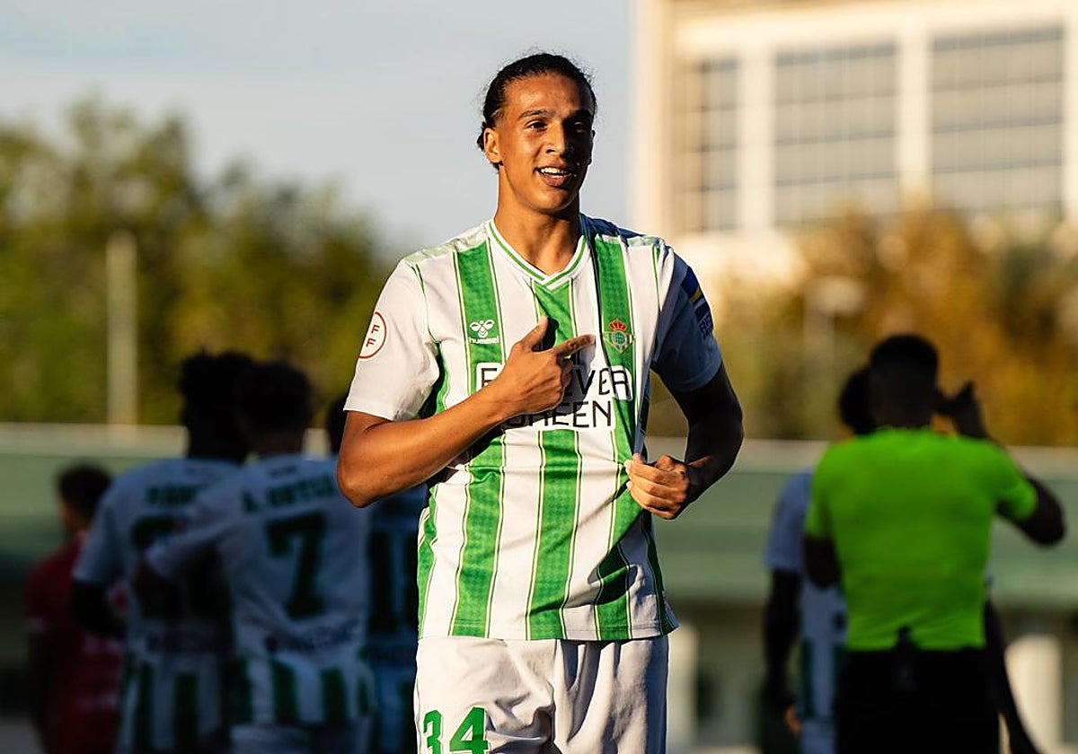 El Betis sigue avanzando en la renovación de Yanis