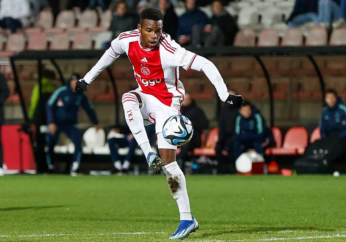 Idumbo Muzambo y el pivote Agoumé gustan al Sevilla FC