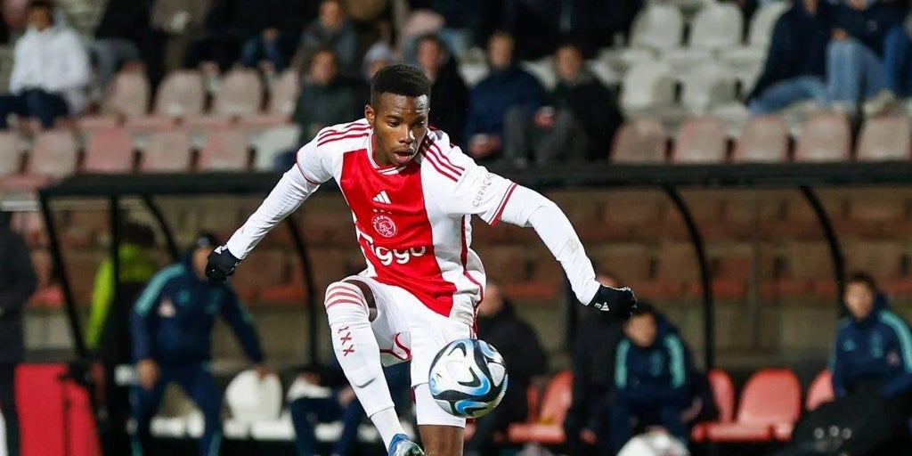 Idumbo Muzambo y el pivote Agoumé gustan al Sevilla FC