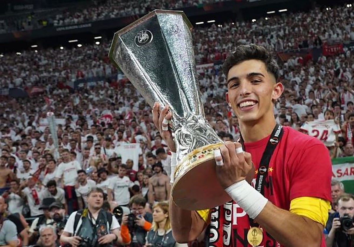 Alberto Flores espera una llamada del Sevilla