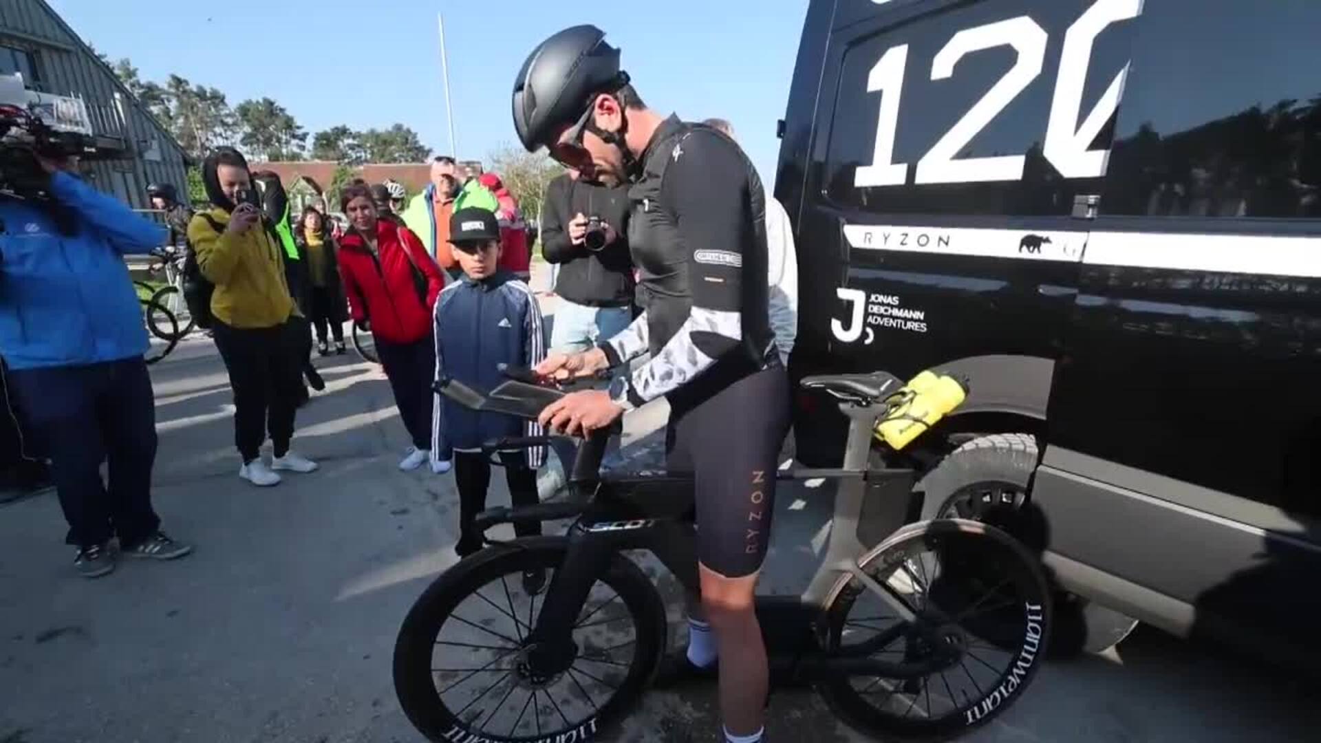 Jonas Deichmann intenta batir el récord mundial de 120 Ironman en 120 días